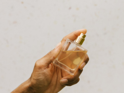 Tricks to make your perfume last longer in the heat